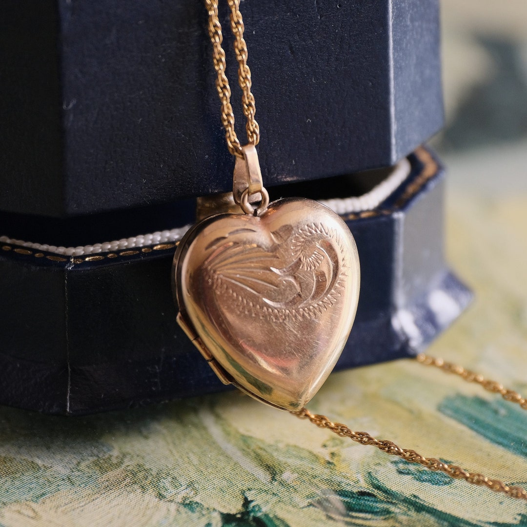 Gold Heart Shaped Locket & Chain. Full UK Hallmark on the 9 Ct Locket ...