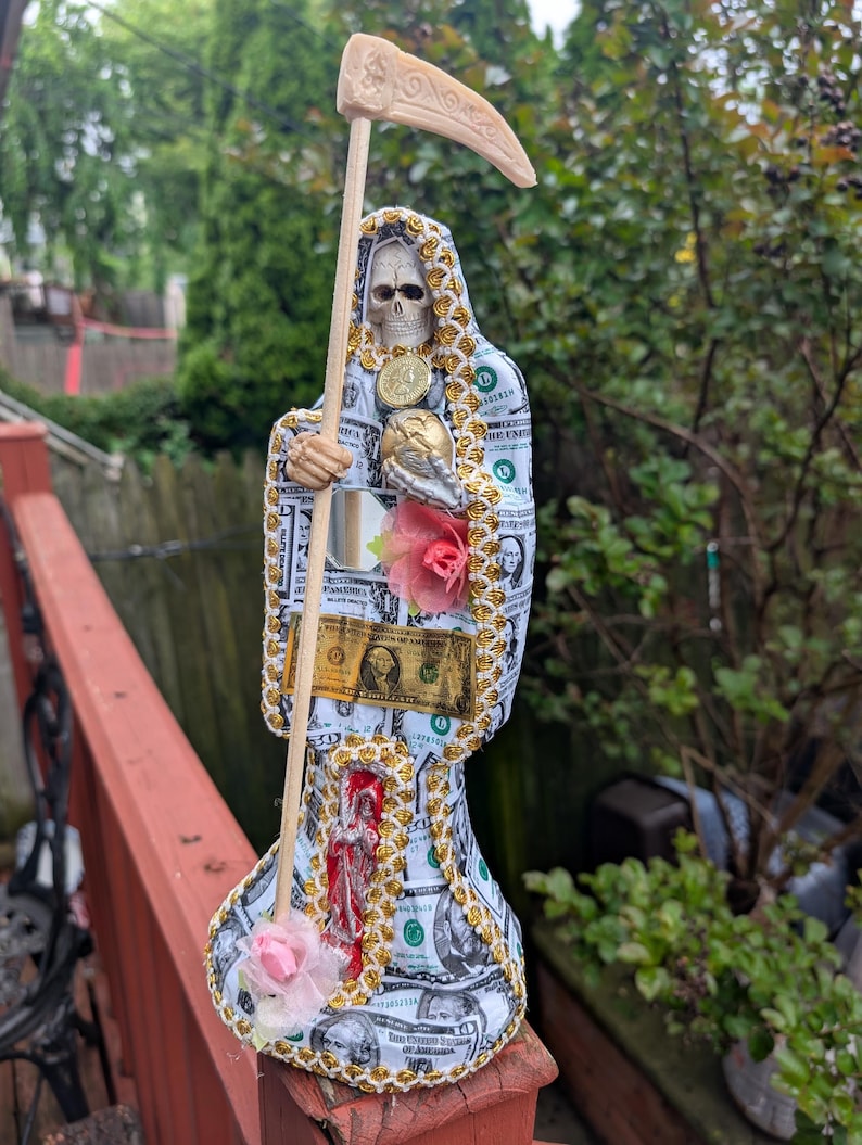 Santeria Vodou Curanderismo Santa Muerte in American Dollars Robe Altar ...