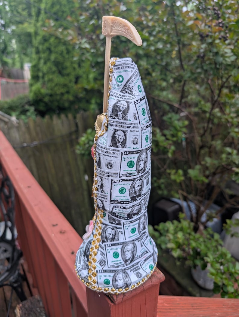 Santeria Vodou Curanderismo Santa Muerte in American Dollars Robe Altar ...
