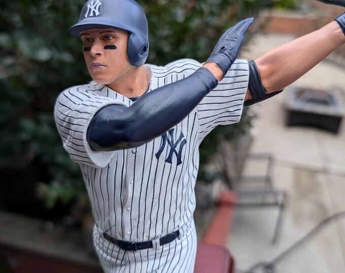 The Danbury Mint Limited Edition Aaron Judge NY Yankees Portrait Statue ...