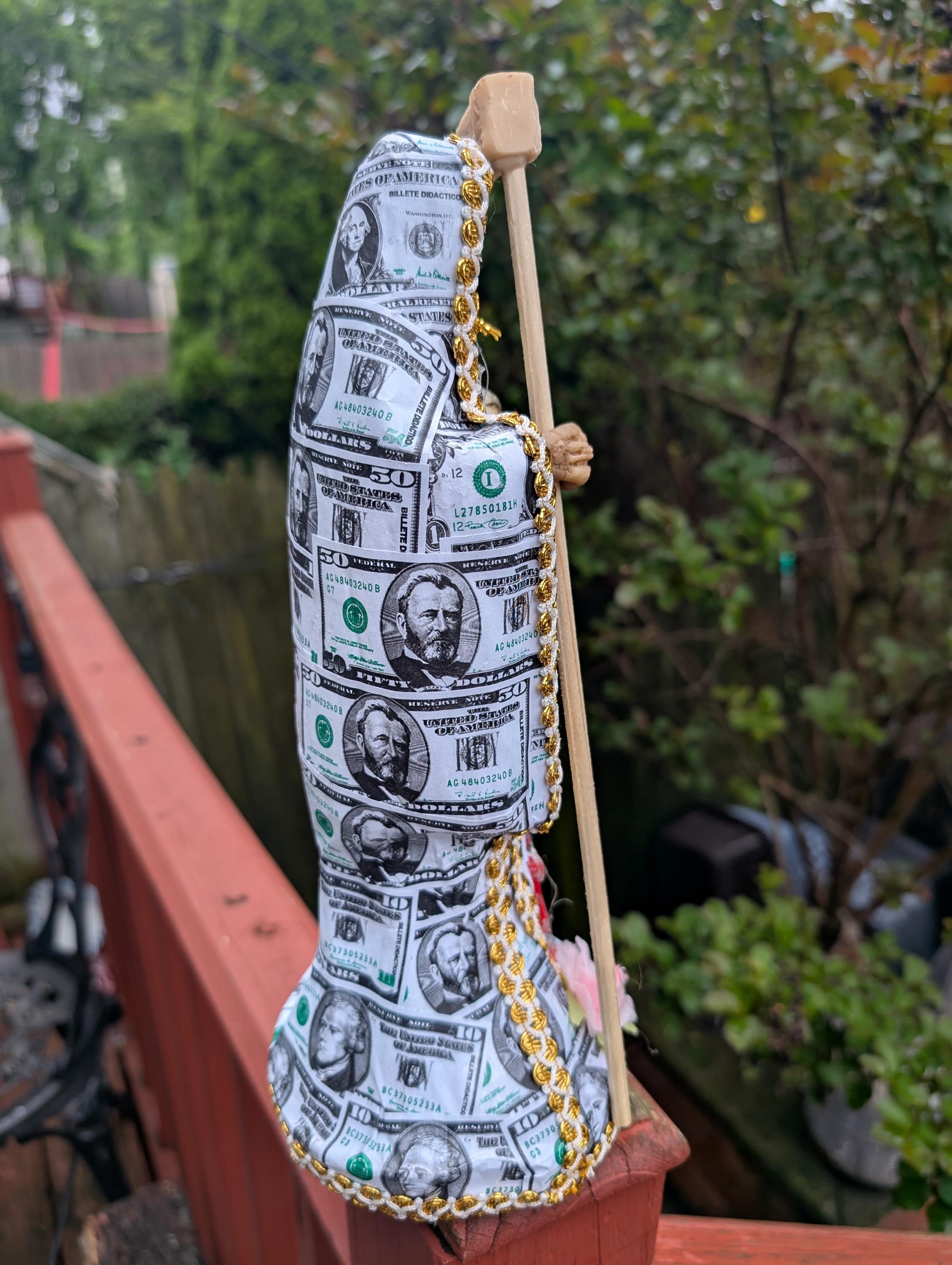 Santeria Vodou Curanderismo Santa Muerte in American Dollars Robe Altar ...