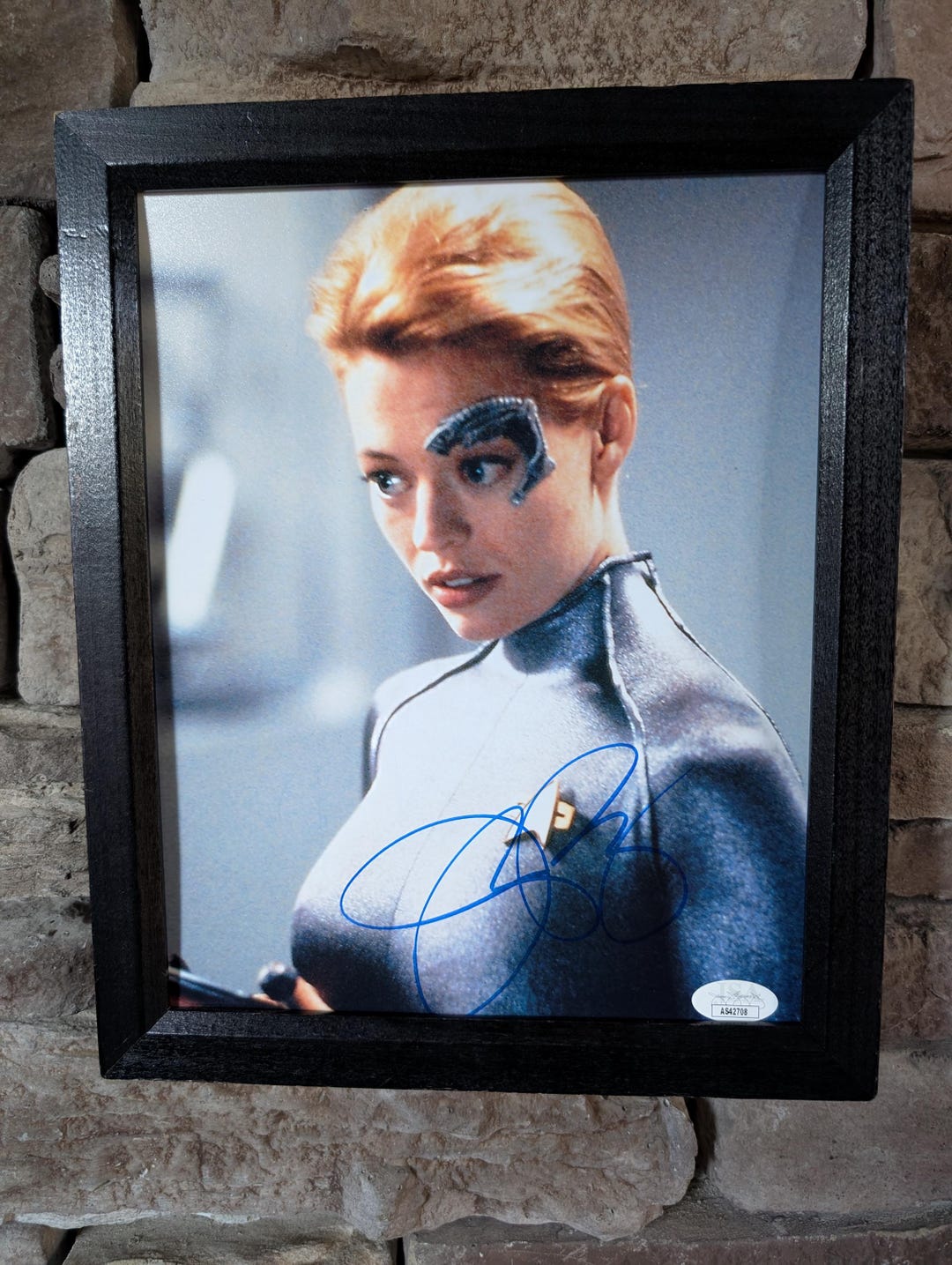Autographed Jeri Ryan Borg Seven of Nine in Star Trek Voyager & Picard ...