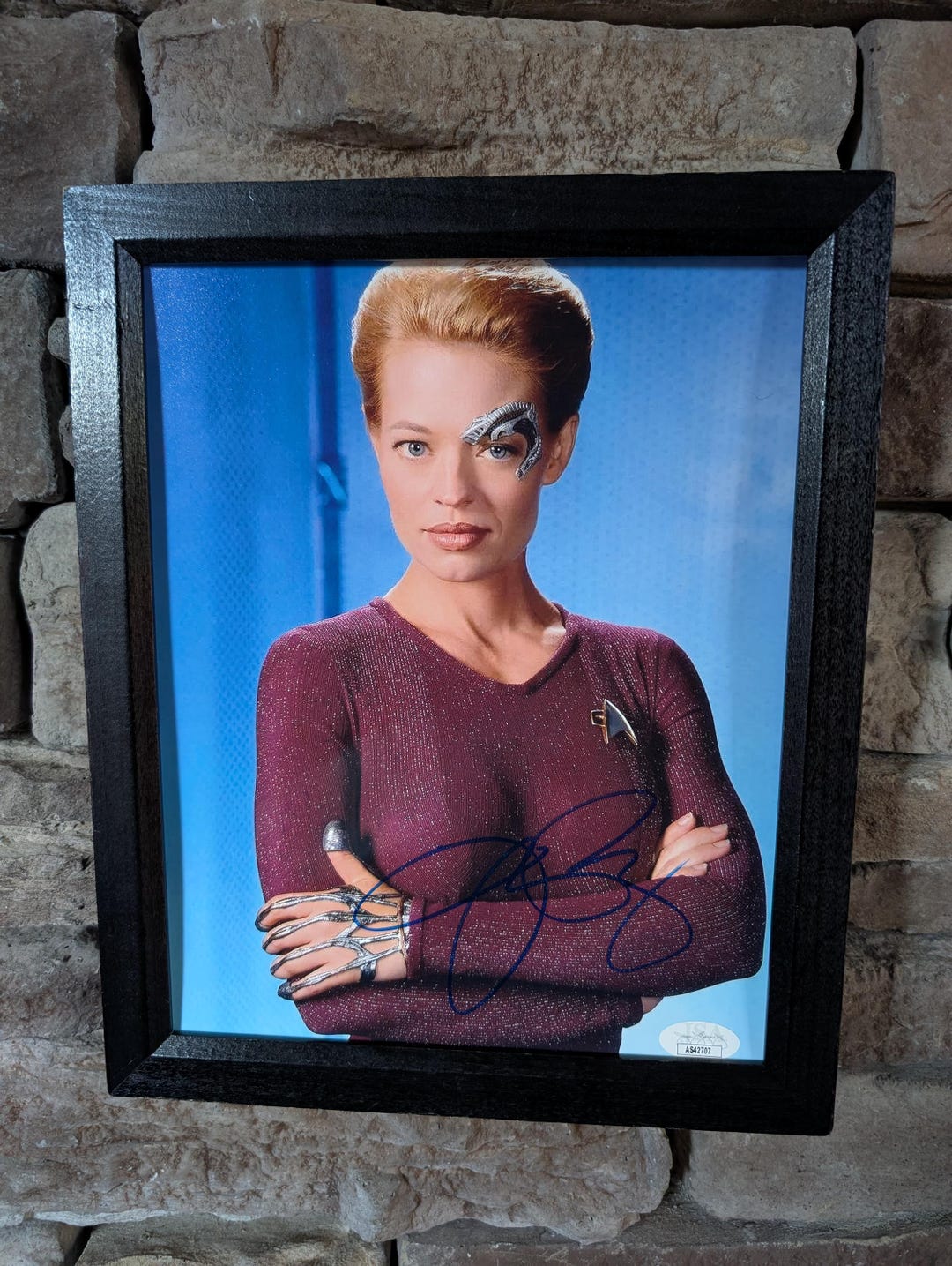 Autographed Jeri Ryan Borg Seven of Nine in Star Trek Voyager & Picard ...