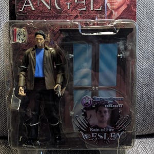 New Diamond Select Toys Buffy the Vampire Slayer Angel Rain of Fire ...