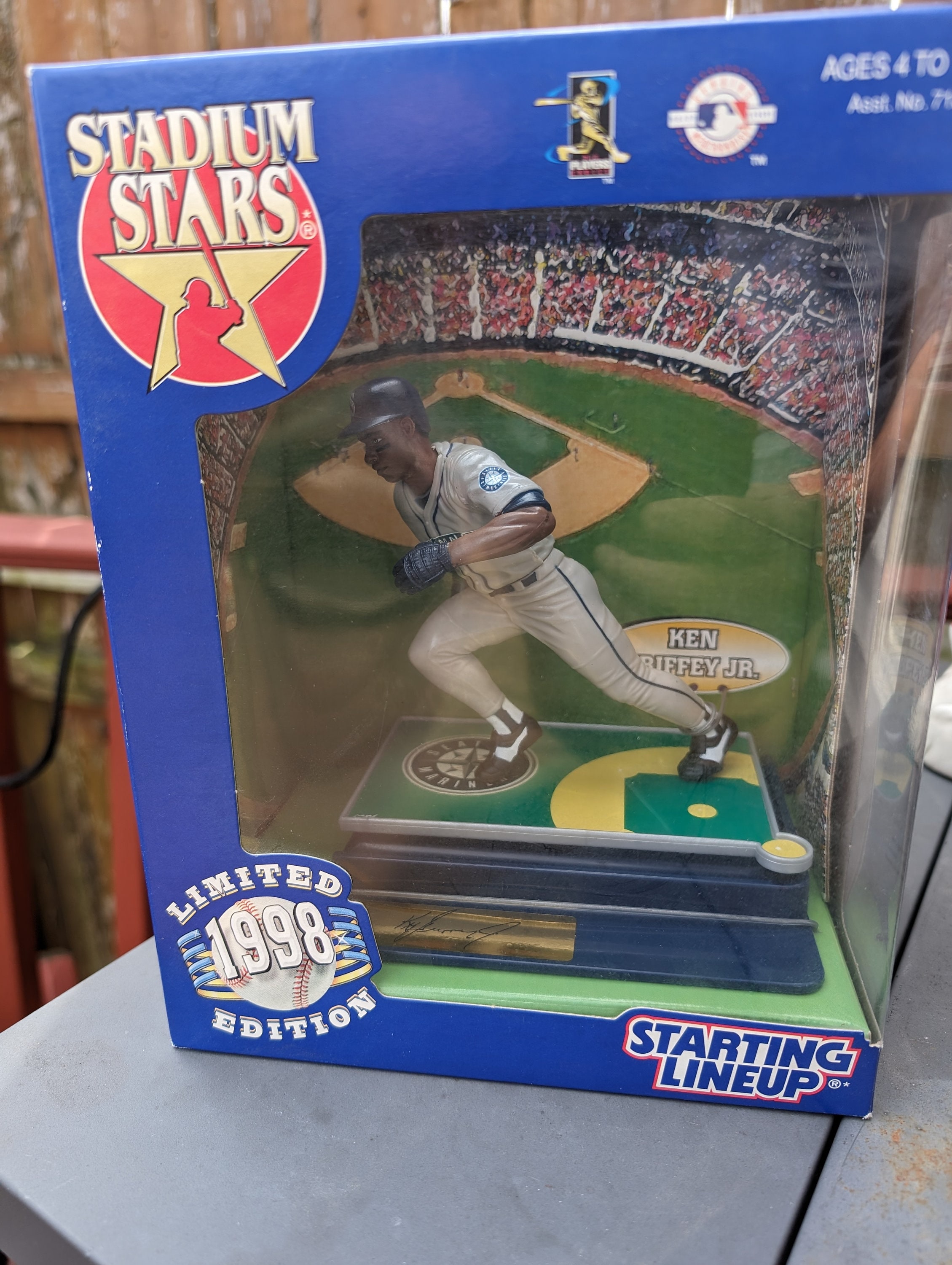Vintage 1998 Starting Lineup Ken Griffy Jr. Seattle Mariners Stadium ...