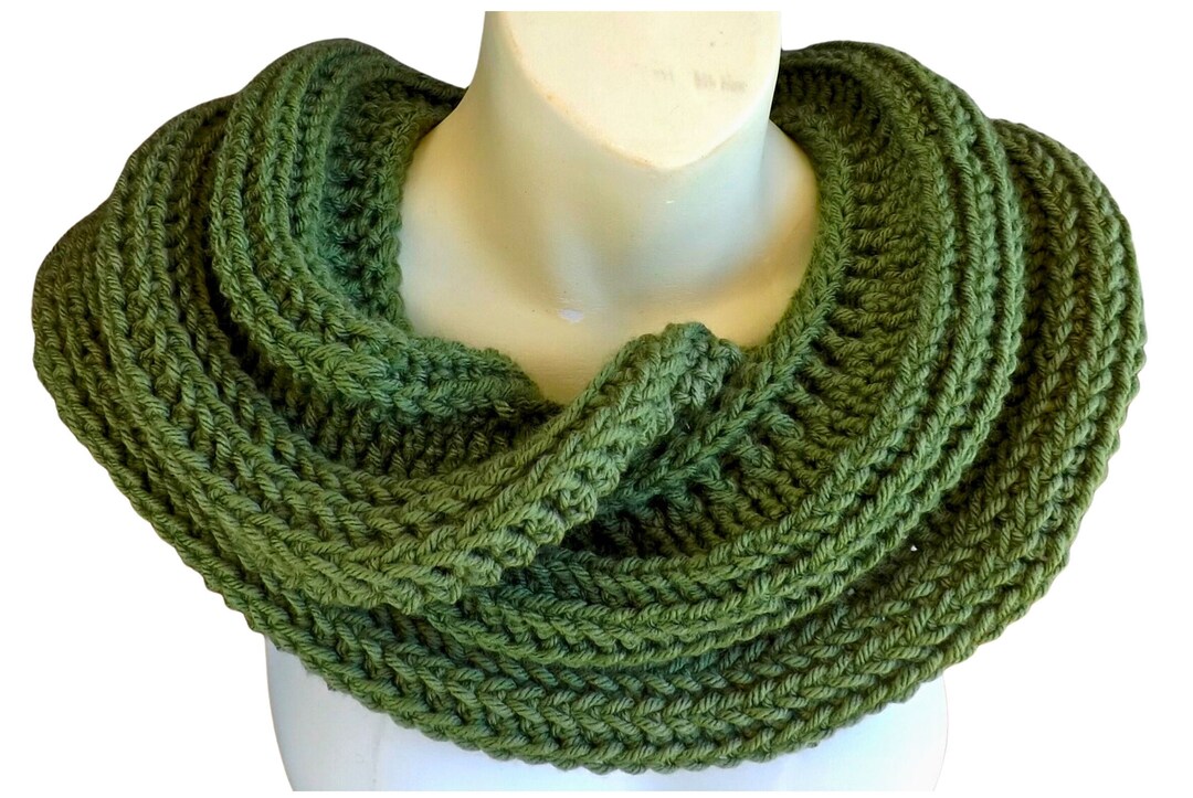 Mobius Crochet Scarf Pattern, Twisted Infinity Loop Cowl, Möbius Cowl ...