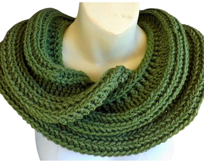 Mobius Crochet Scarf Pattern, Twisted Infinity Loop Cowl, Möbius Cowl ...