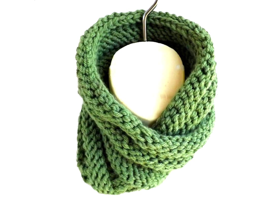 Knitted Mobius Scarf Pattern Mobius Cowl Scarf Neck Warmer, DIY PDF ...