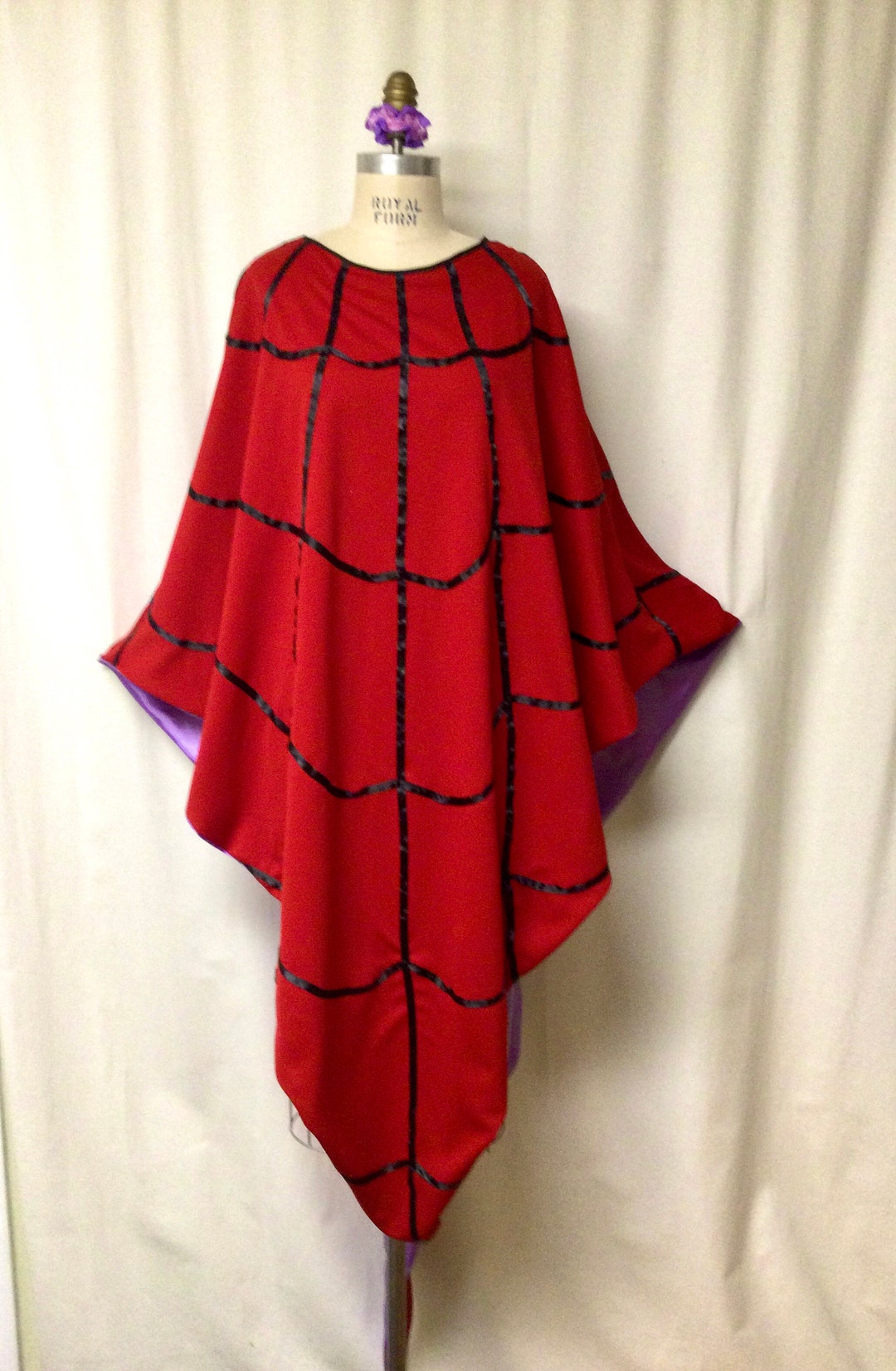 Cartoon Screen Accurate Length -lydia Deetz Cartoon Spider Web Cape ...