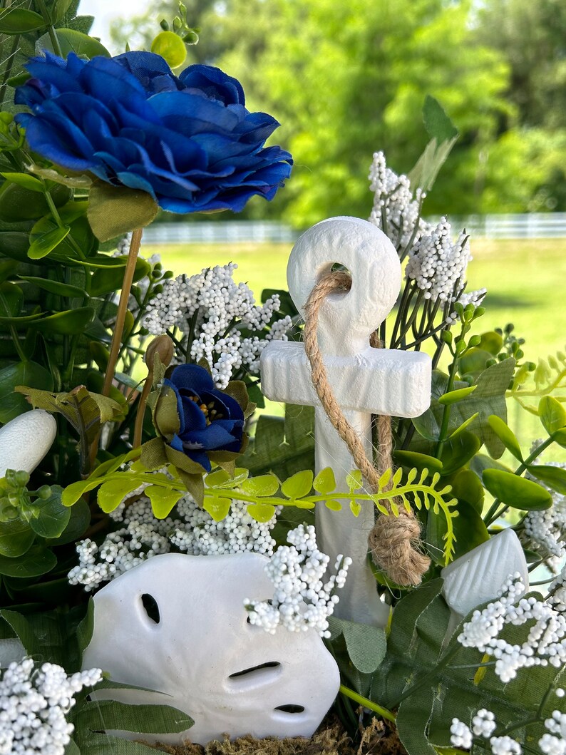 Nautical Boat Centerpiece With Pompous Grass and Navy Blue Roses Lake ...
