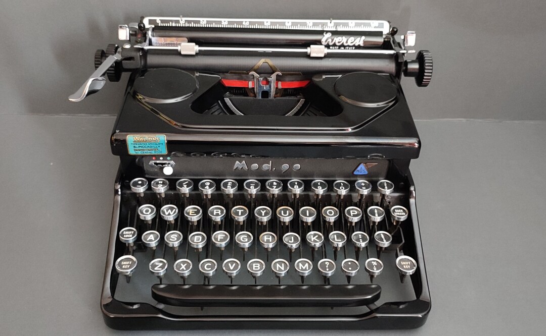 Vintage 1940's Art Deco Italian Portable Black Qwerty EVEREST Model 90 ...