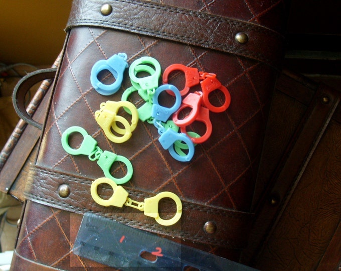 Mini Tiny Handcuffs Lot of 8 Red Yellow Green Blue Plastic Charms ...