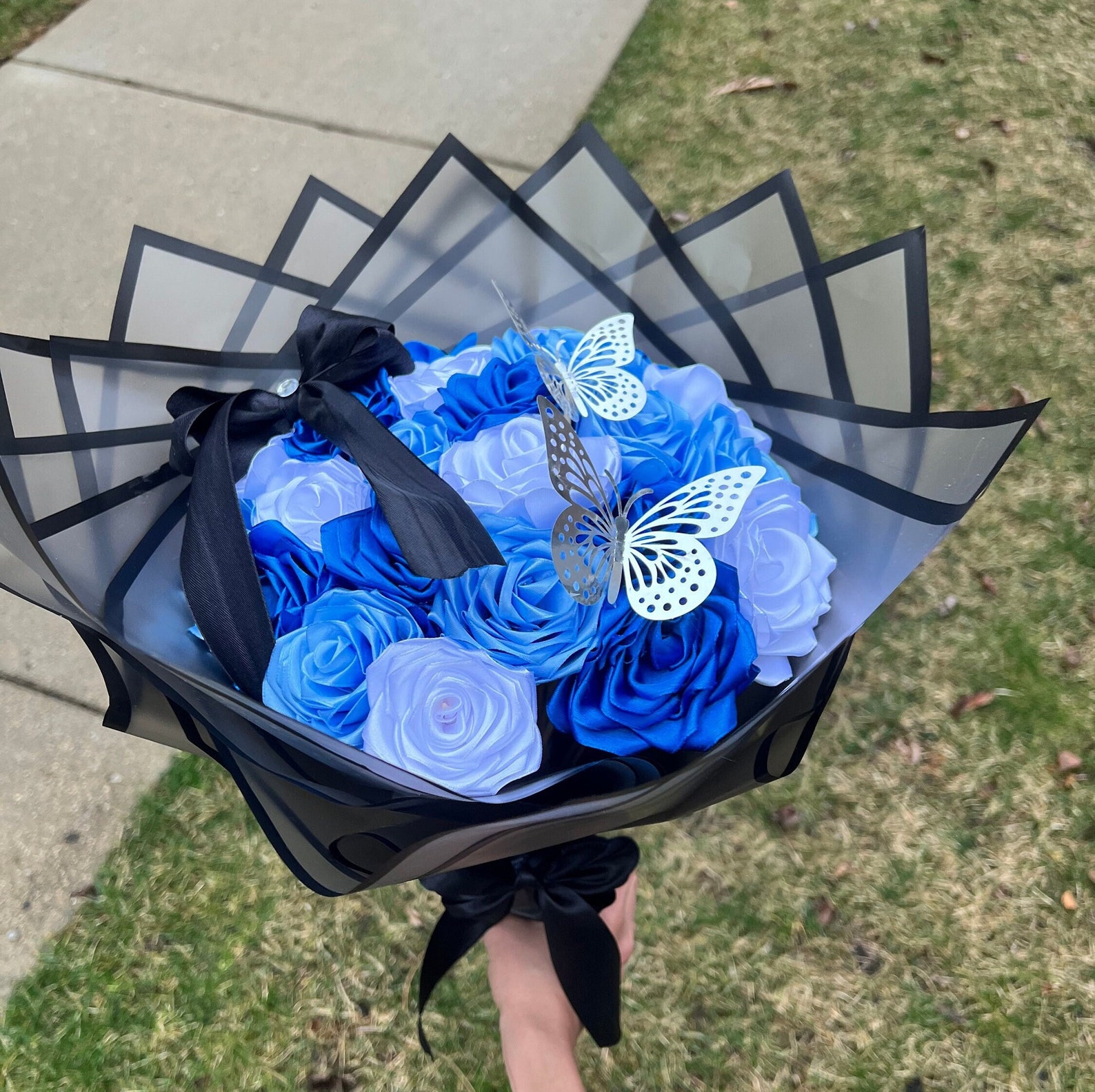 24 Count Blue Ribbon Rose Bouquet - Etsy