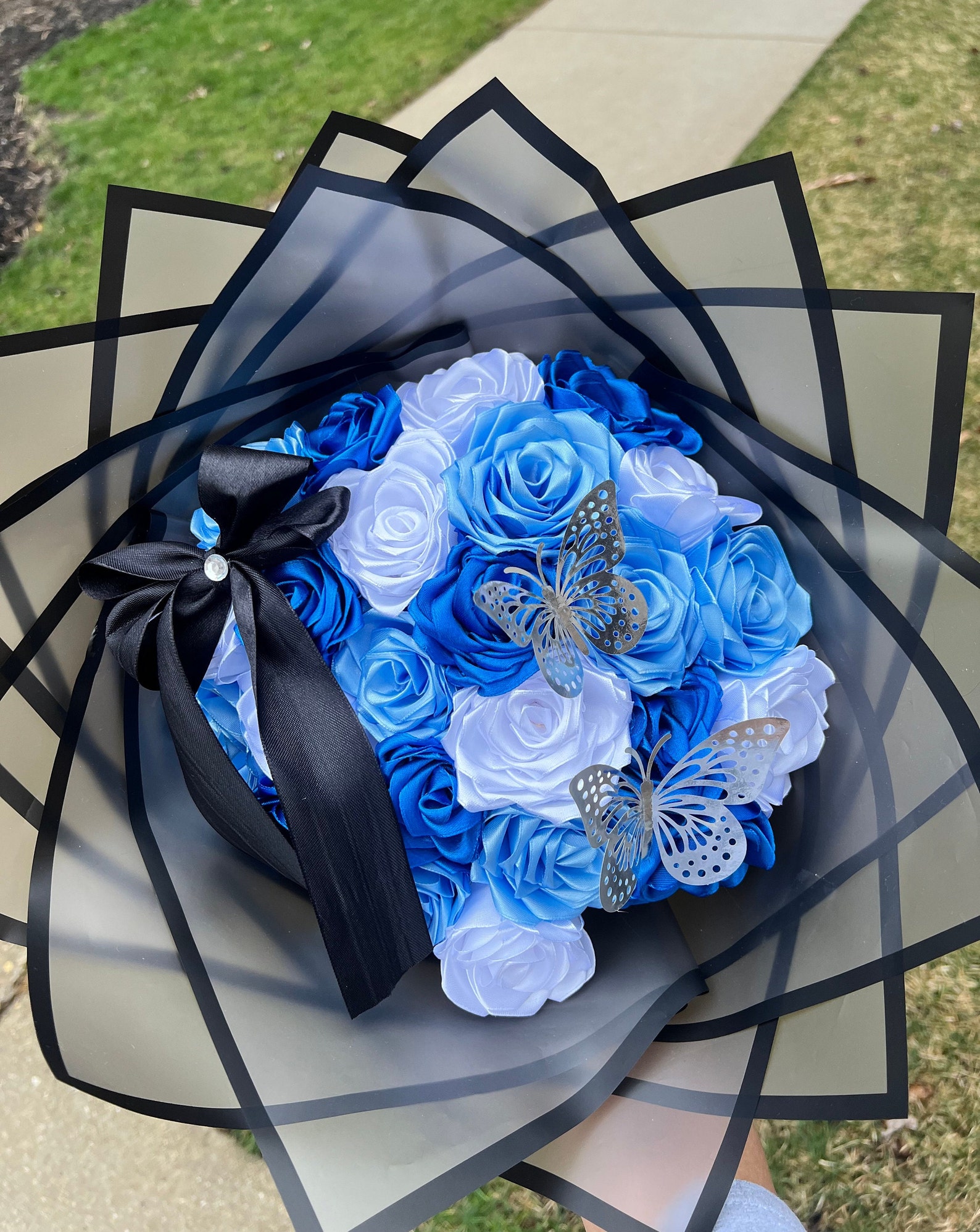 24 Count Blue Ribbon Rose Bouquet - Etsy