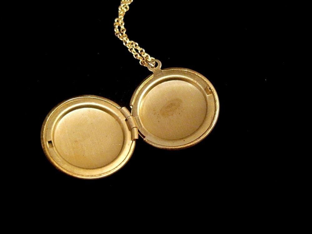 Engraved Initial Letter Basic Round Locket Necklace - Etsy