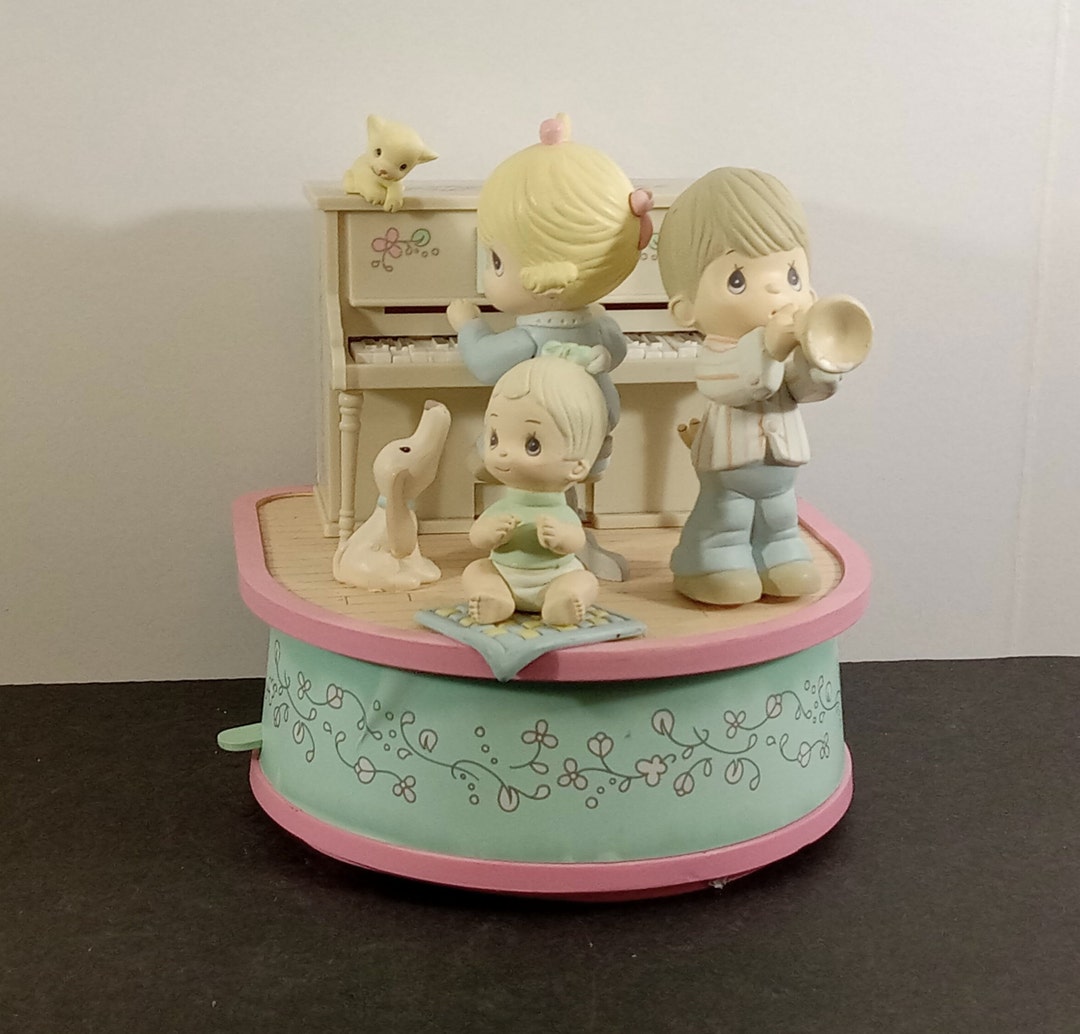 Precious Moments Music Box Playing "i Like to Teach the World to Sing ...