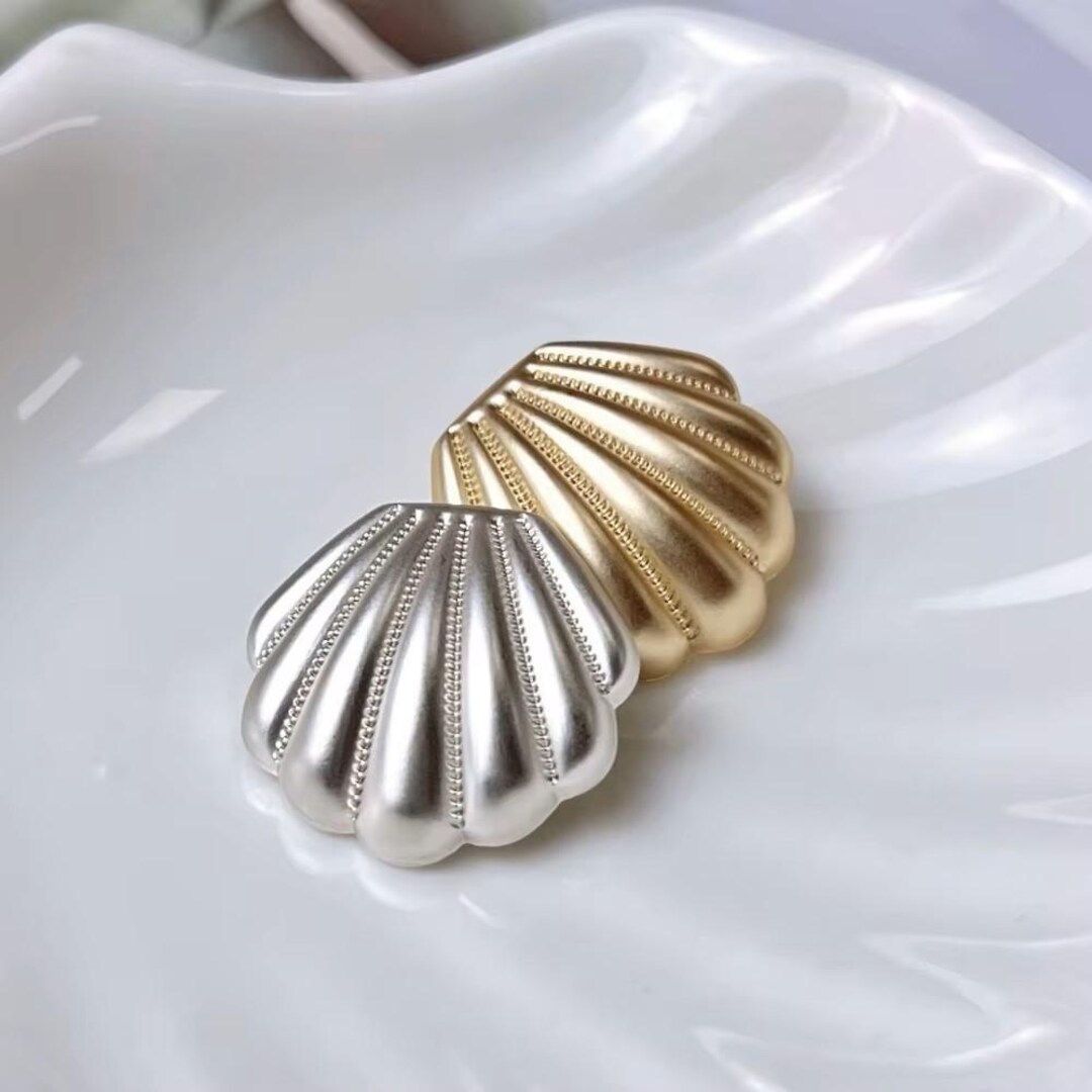 Seashell Metal Shank Buttons: Vintage Gold Fashion Accents - Etsy