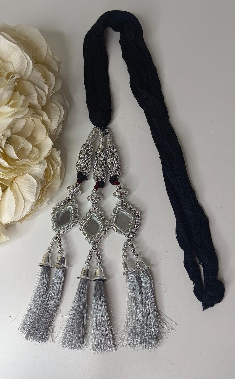Izhaar Silver Color Traditional Punjabi Paranda | Parandi Hair ...