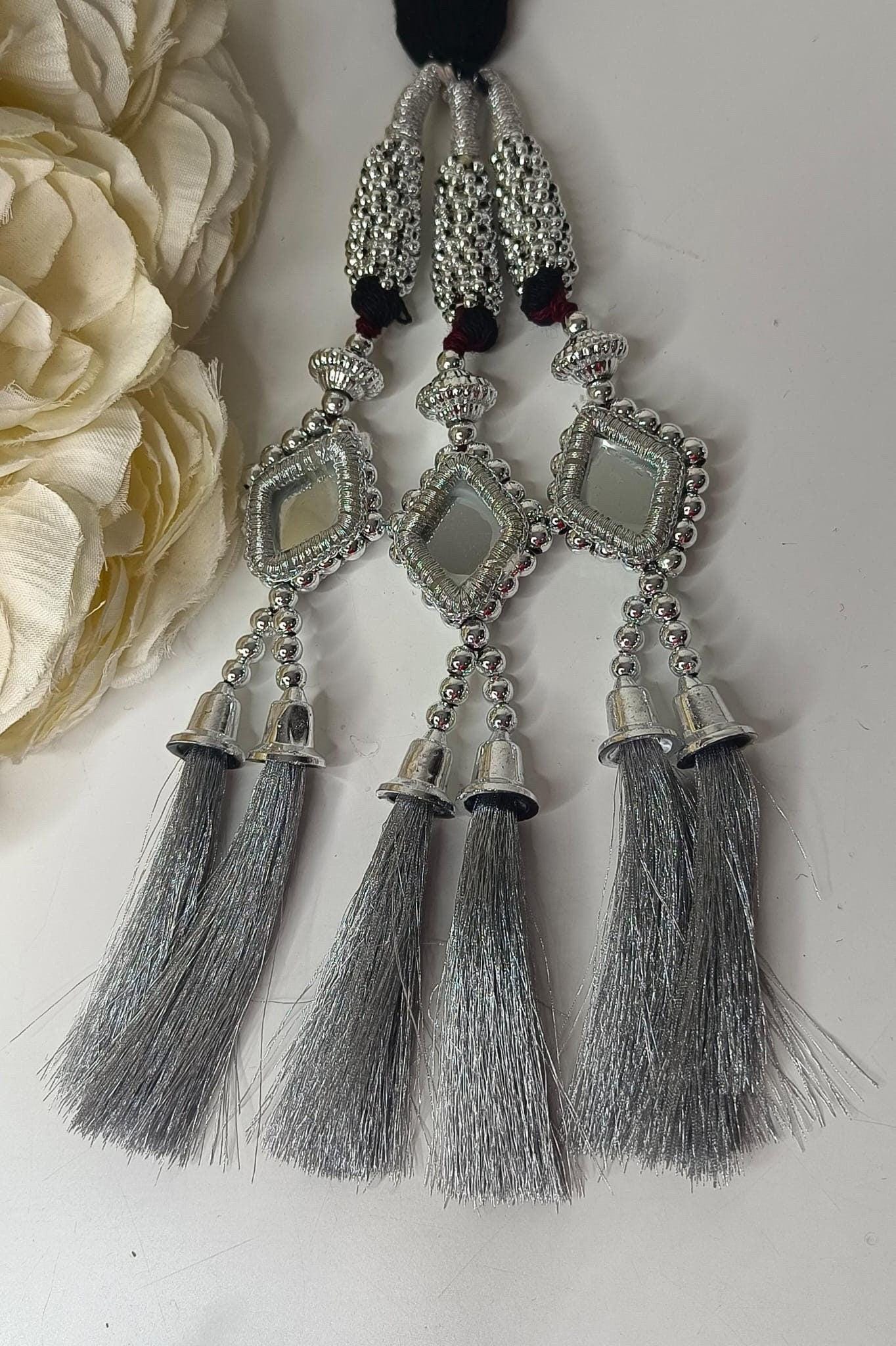 Izhaar Silver Color Traditional Punjabi Paranda | Parandi Hair ...
