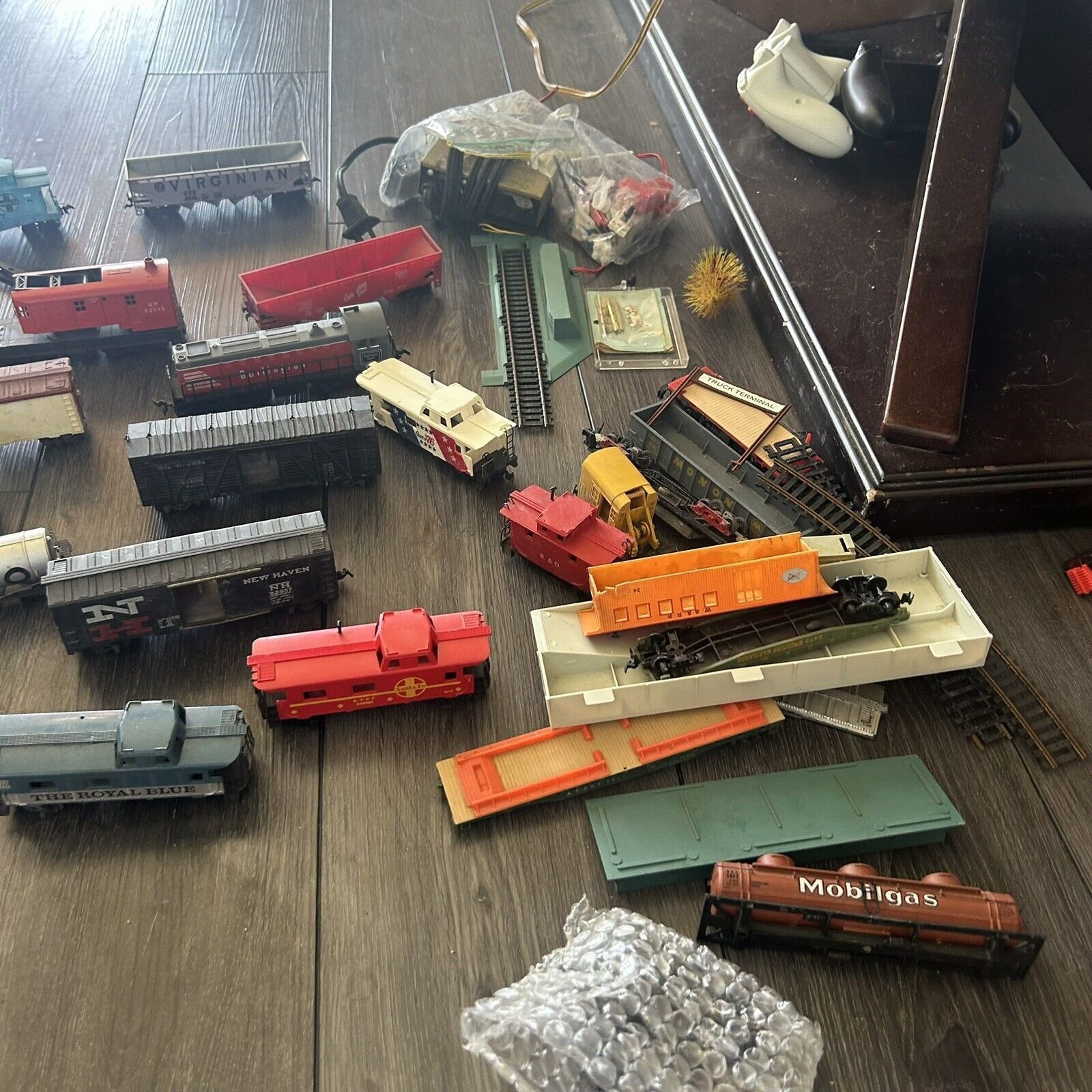 TYCO HO Train Set Cars and Engines as is Not Tested Vintage - Etsy