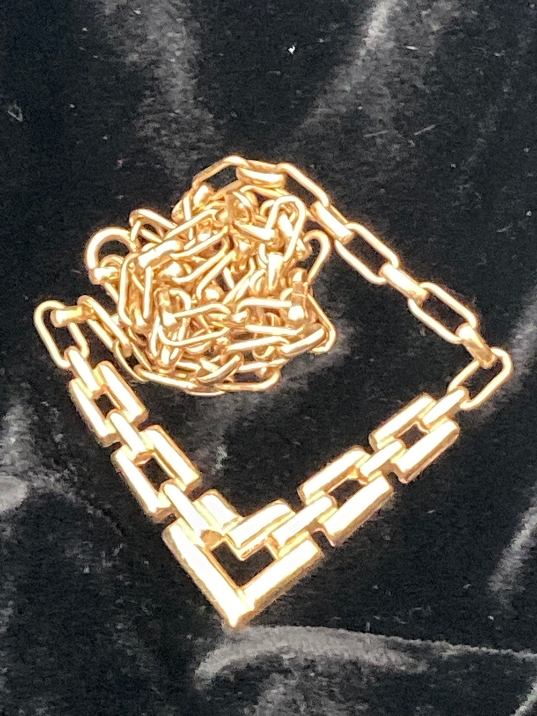 Vintage Avon Gold Toned V-shaped Chain Necklace 19” Beautiful Gold ...