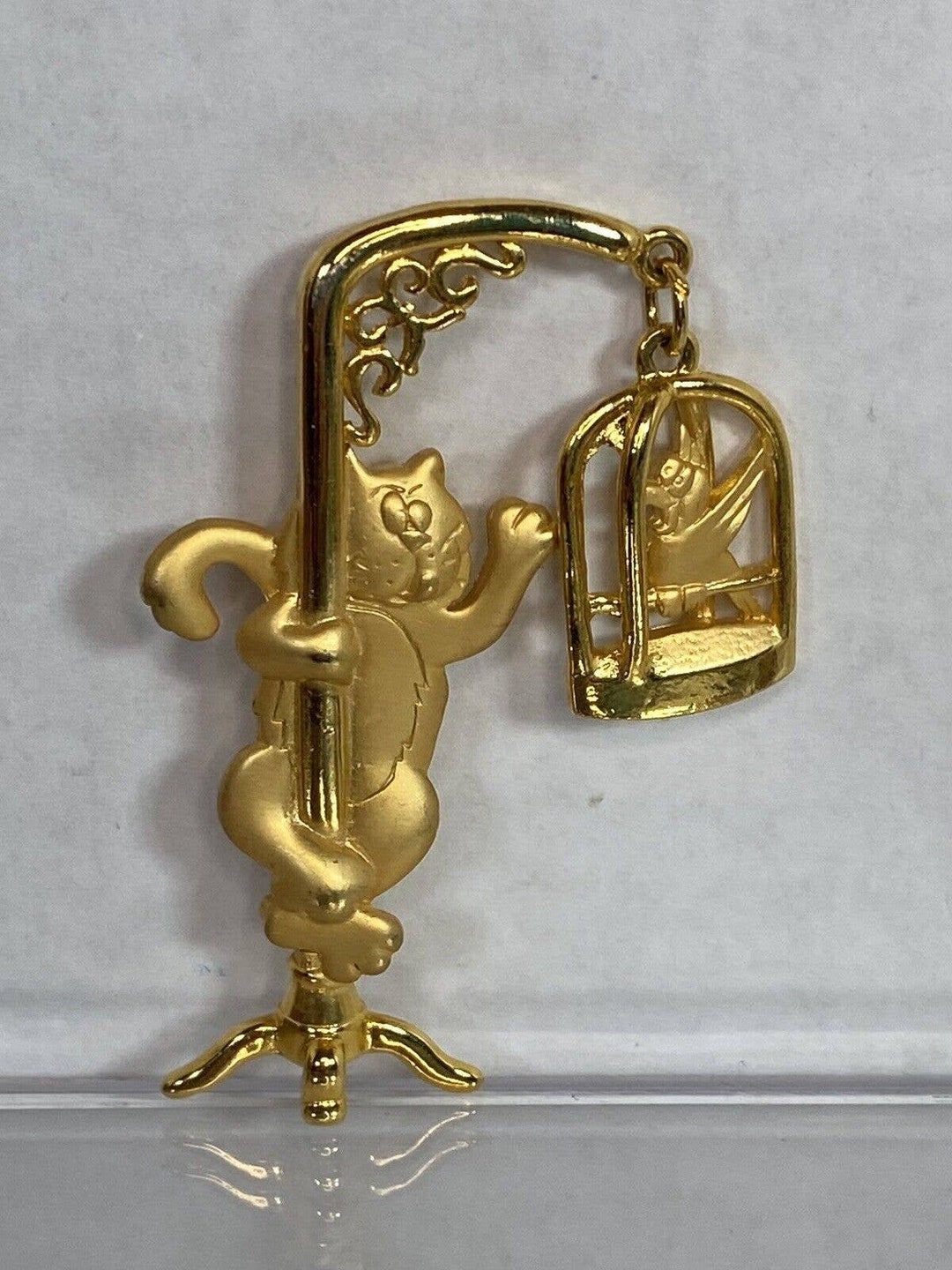 JJ Cat Bird Cage Pin Brooch Vintage Goldtone Animal Parrot Dangle ...