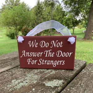 Door Sign for Home We Do Not Answer Door for Strangers Wood Sign Vinyl ...