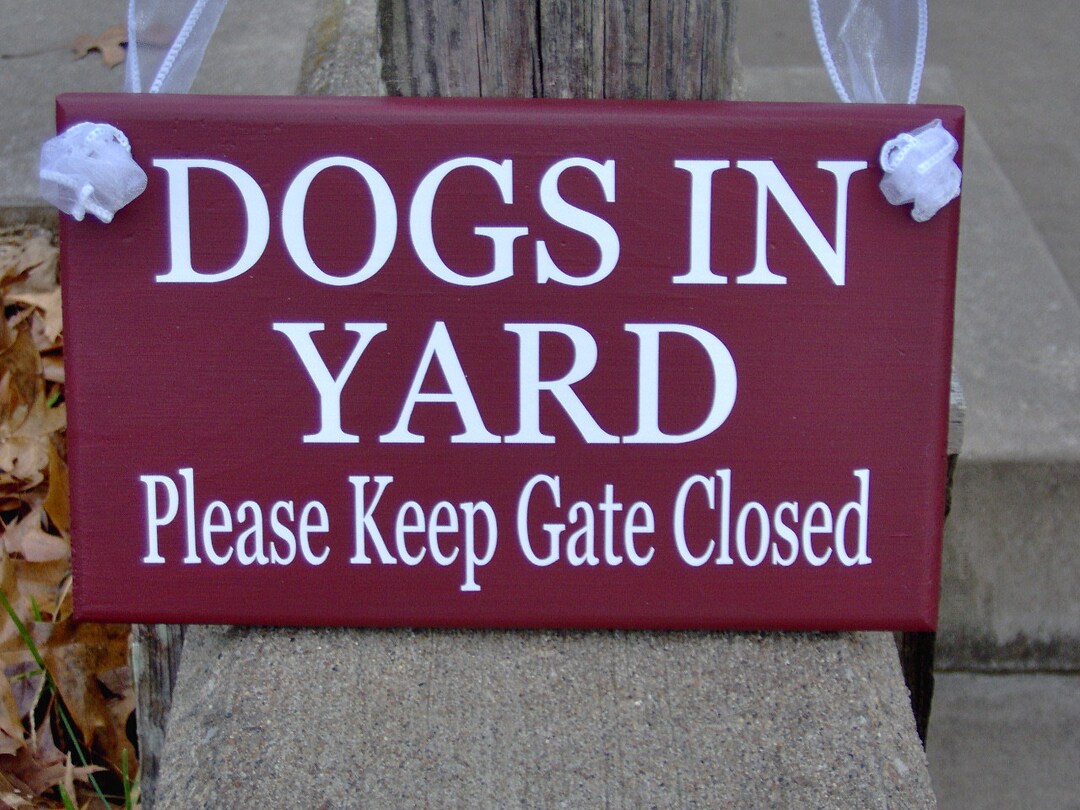 Fence Entrance Dog Gate Sign Keep Gate Closed Dogs in Yards Sign ...