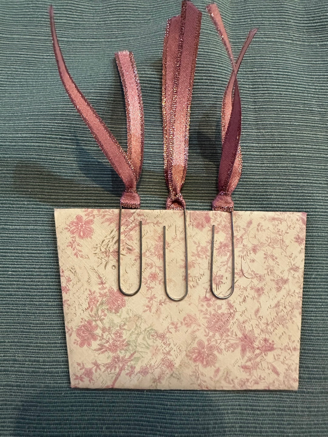 Set of 3 Paper Clips, Pink With White With a Mini Envelope Bookmarkers ...