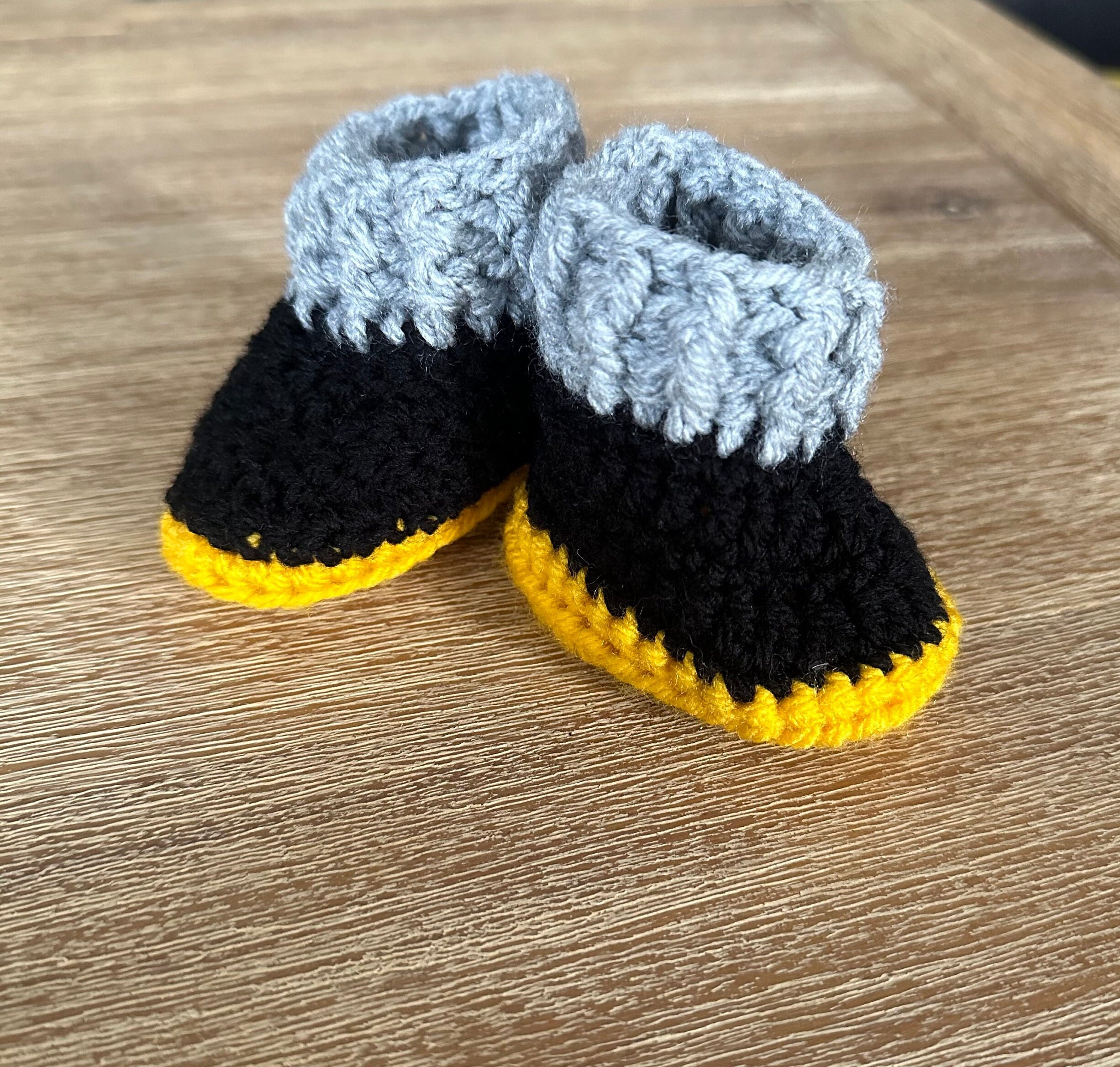 Crochet Bat Superhero Baby Set Pattern (PDF Download) Mittens, Cape ...