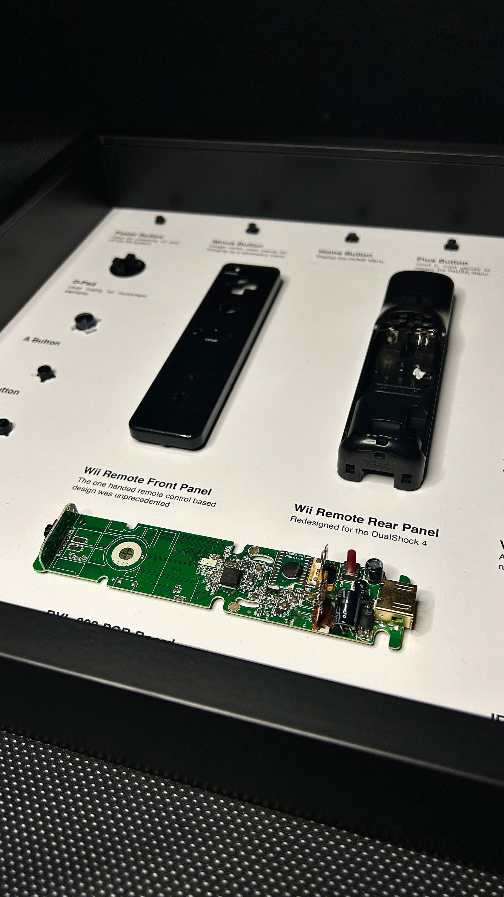 Teardown Wii Remote Display White Edition white Background With Black ...