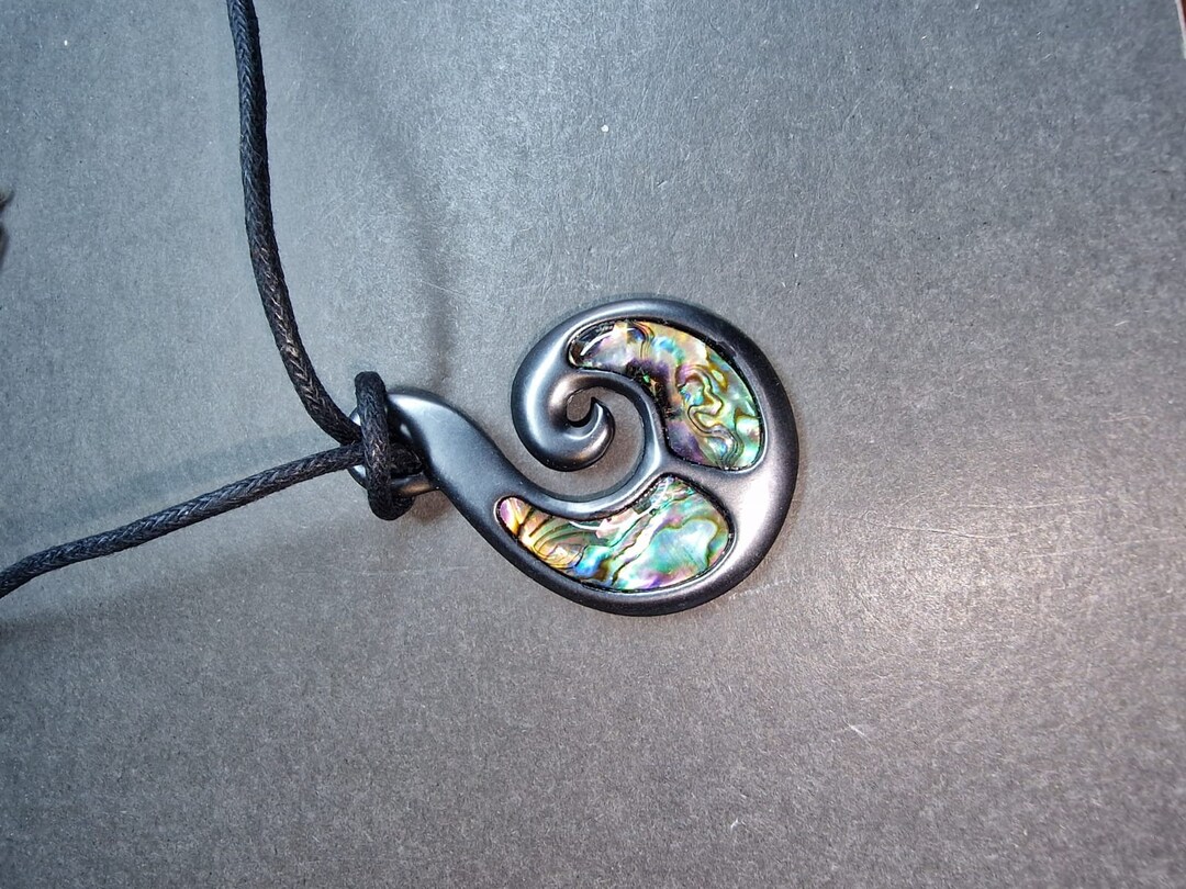 018 Paua Shell Maori Koru Fern Design Pendant, 16 Inch Cord, UK Seller ...