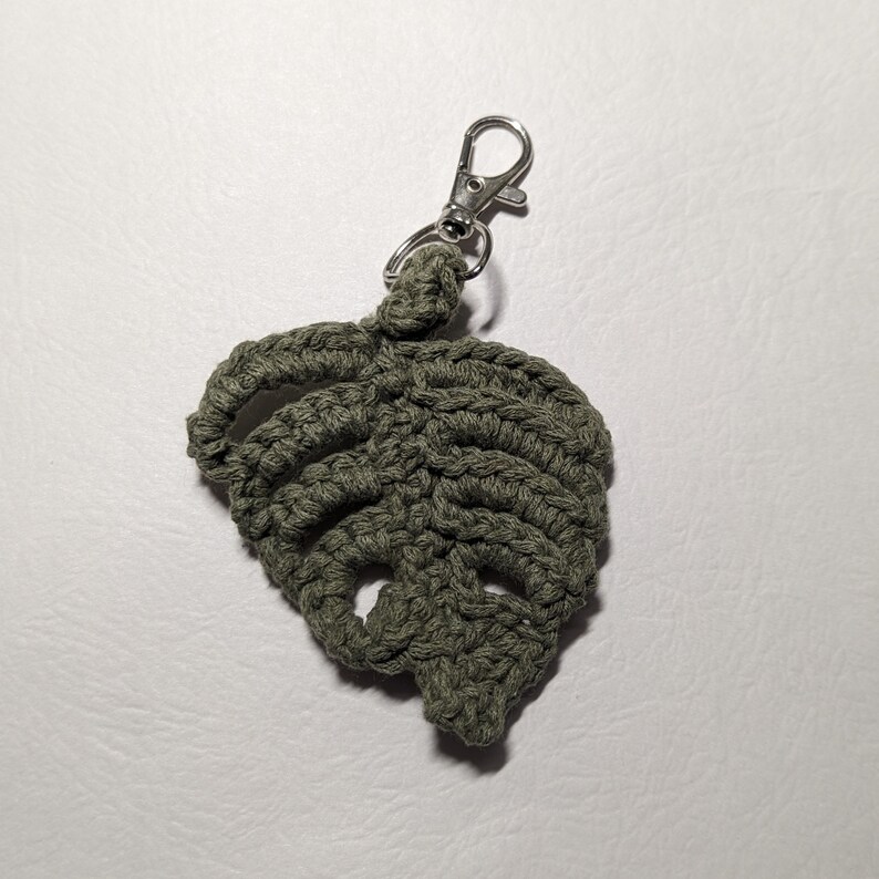 Monstera Keychain | Crochet Leaf Keychain | Handmade Plant Accessory - Etsy