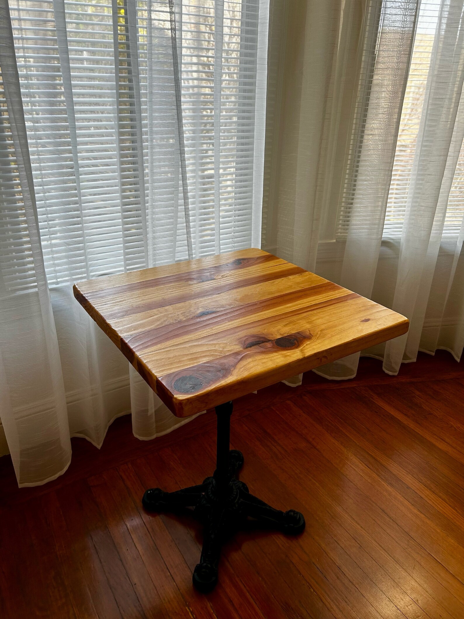 Redwood Rustic Table Tops for Restaurants, Cafes, Bars, Bistros & Pubs ...