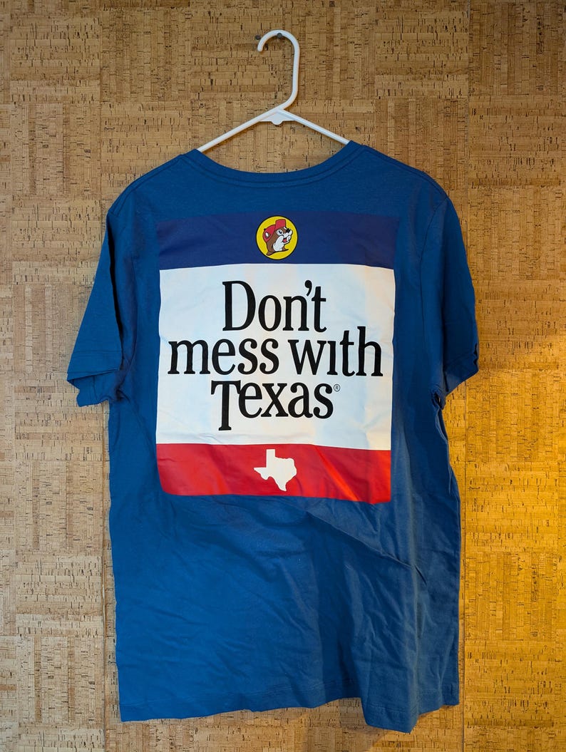 Buc-ee's Don't Mess With Texas T-shirt - Etsy
