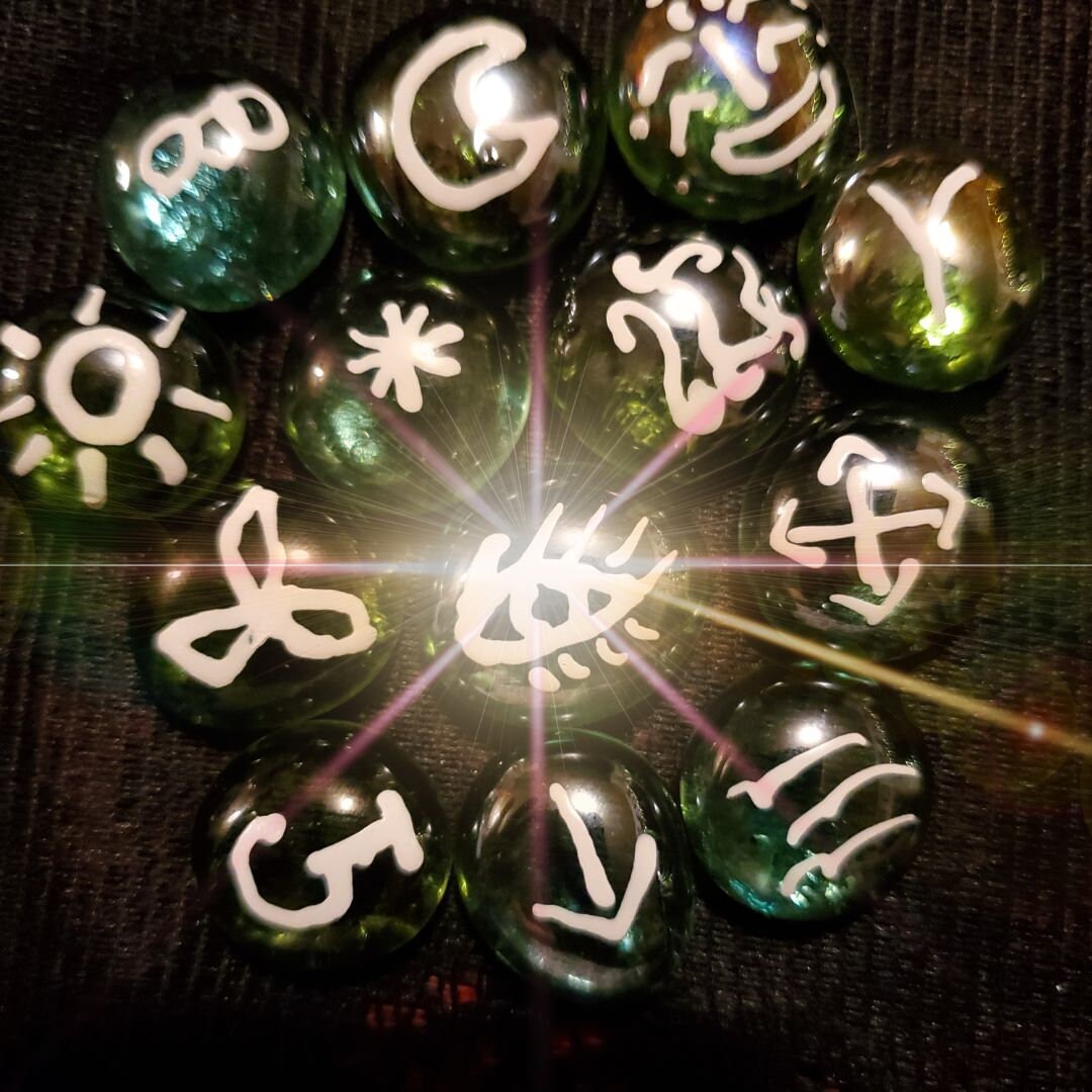 How to Make and Read the Witches Runes. Learn How to Read the 13 ...