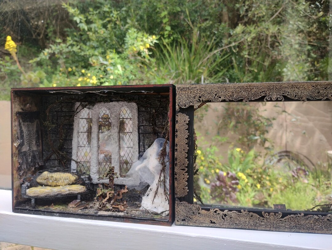 Gothic Shadow Box / Diorama - Etsy Canada