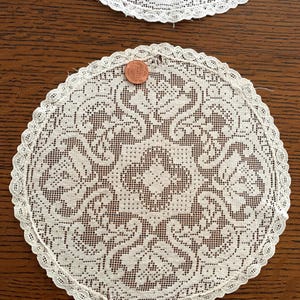 Four 8-inch Doilies, Vintage Filet Net Lace, NEED MENDING - Etsy