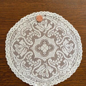 Four 8-inch Doilies, Vintage Filet Net Lace, NEED MENDING - Etsy