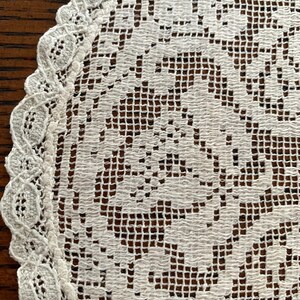 Four 8-inch Doilies, Vintage Filet Net Lace, NEED MENDING - Etsy