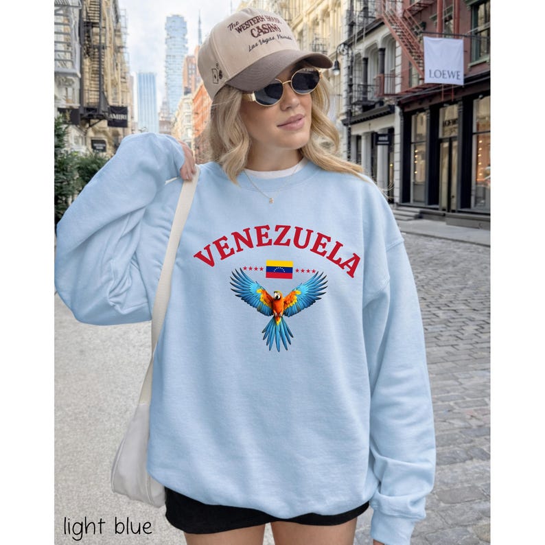 Venezuela Sweatshirt, Venezuela Gift- Venezuelan Flag Crewneck Pullover ...
