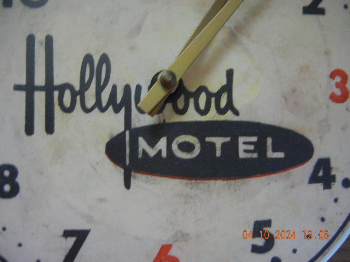 Vintage Wall Clock hollywood Motel 8 Dia. - Etsy