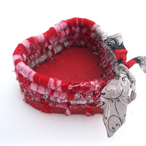 HEARTACHE Little Heart Shaped BASKET - Etsy