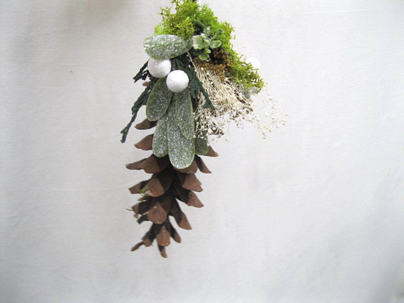 MISTLETOE PINE CONE Hanging Tree Nature Ornament | Etsy