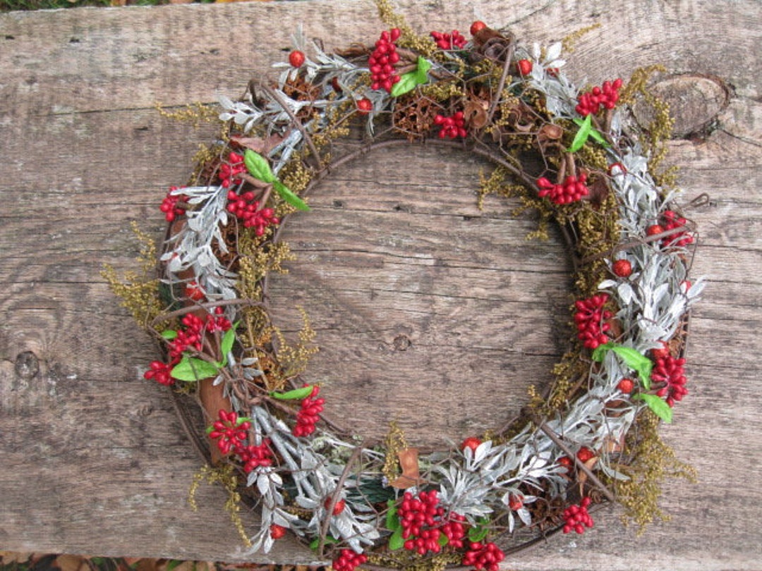 CHICKEN WIRE Cage WREATH Dried Flower & Pine Cone Winter Decoration or ...