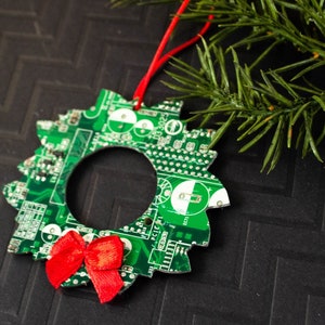 Circuit Board Wreath Ornament, Geeky Christmas Ornament, Holiday Geek ...