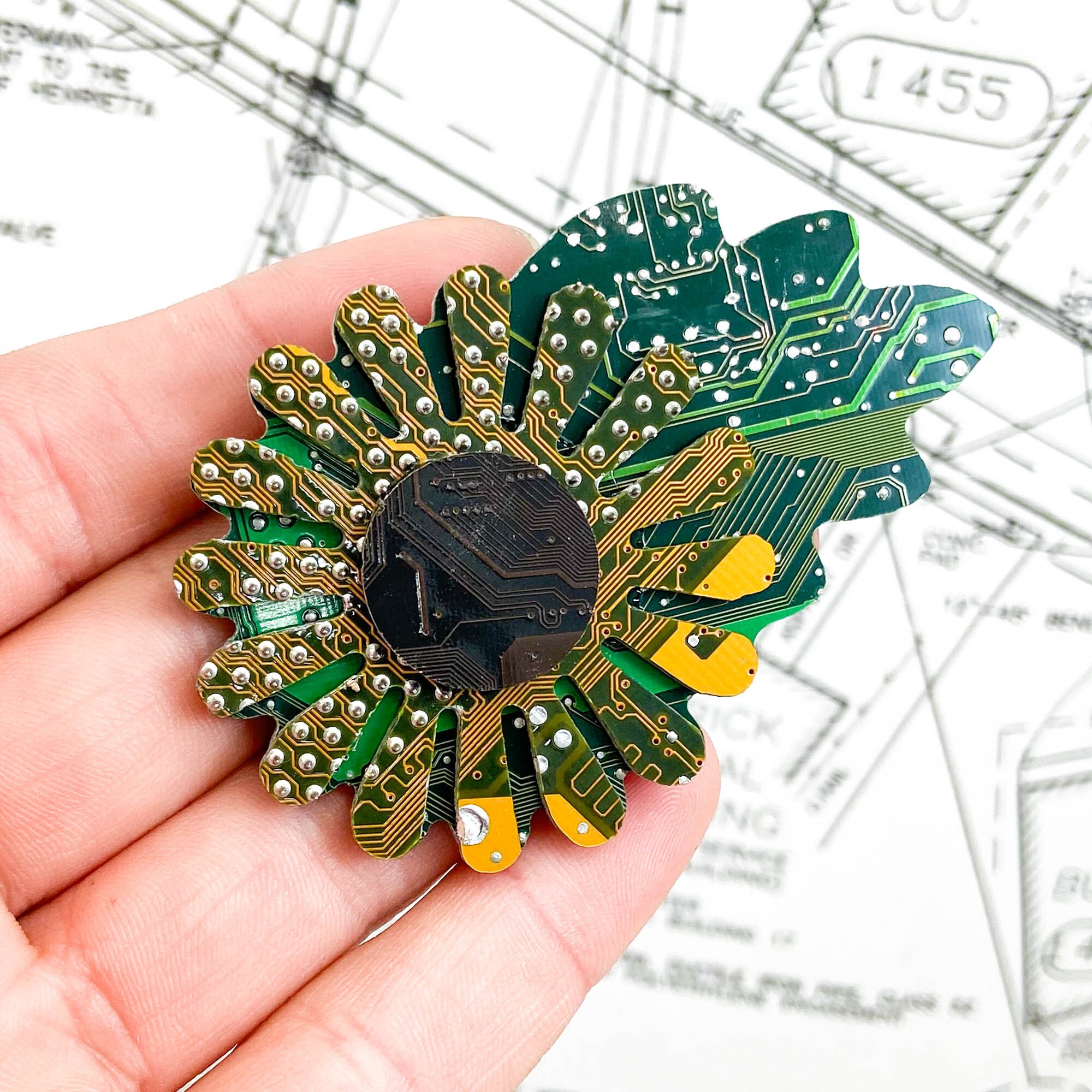 Circuit Board Daisy Brooch Spring Flower Pin for Engineer - Etsy Canada