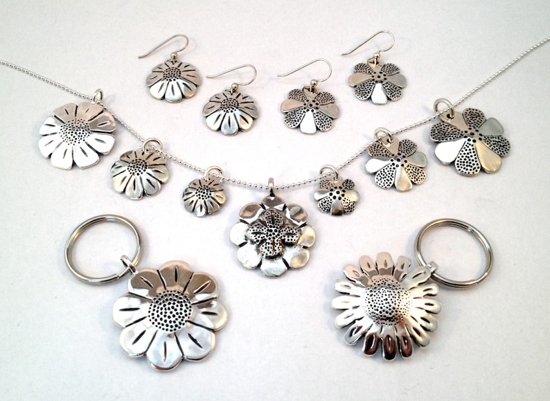 Daisy & Flower Pendants, Keyrings or Earrings Made From Vintage US ...