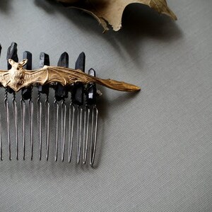 Night Hunter // Bat and Raw Black Crystal Hair Comb - Etsy