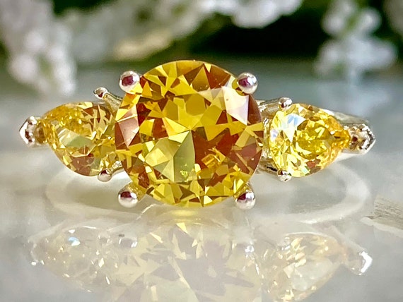 2 carat yellow sapphire ring store